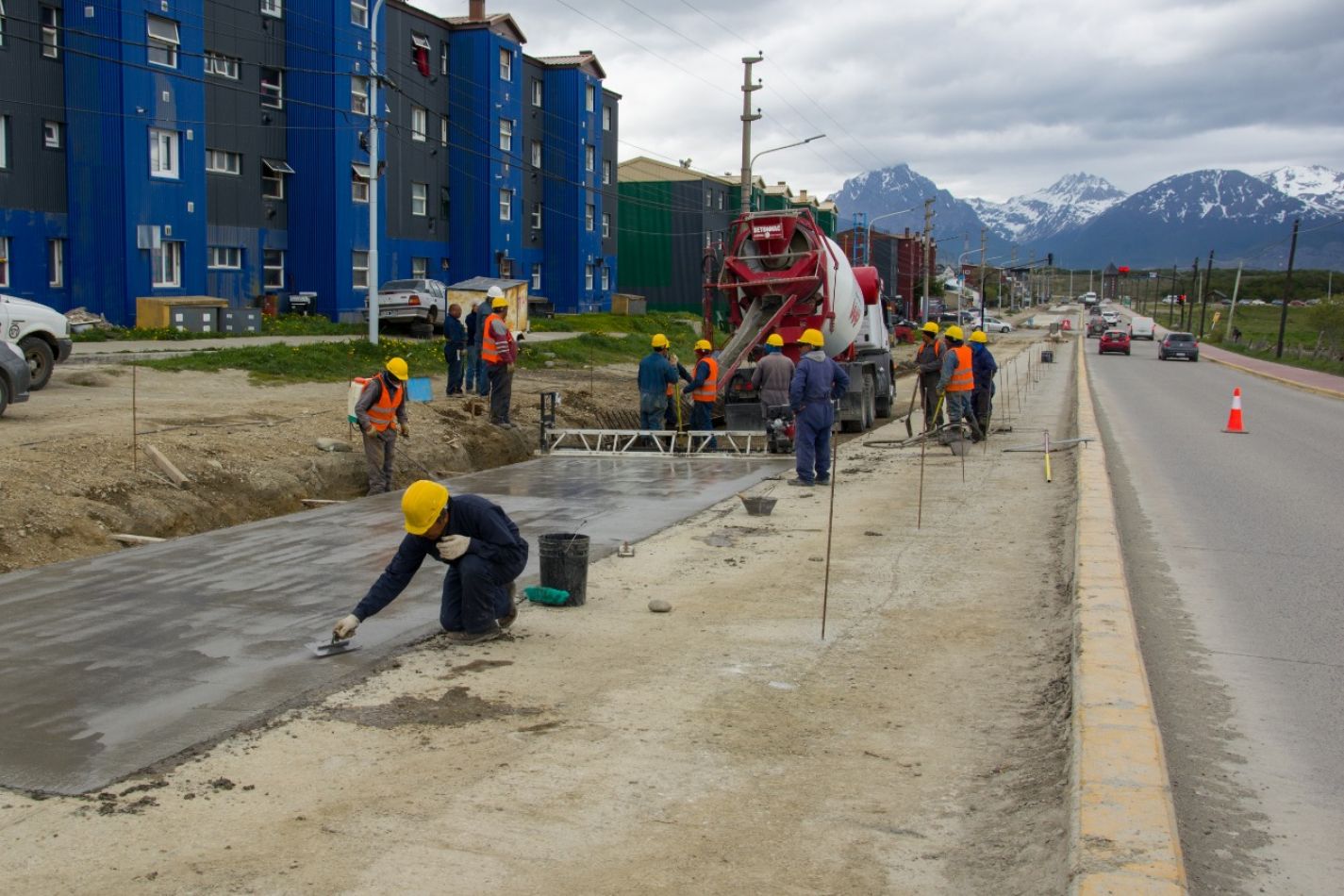 Inició la pavimentación con hormigón en Yrigoyen en el segundo tramo