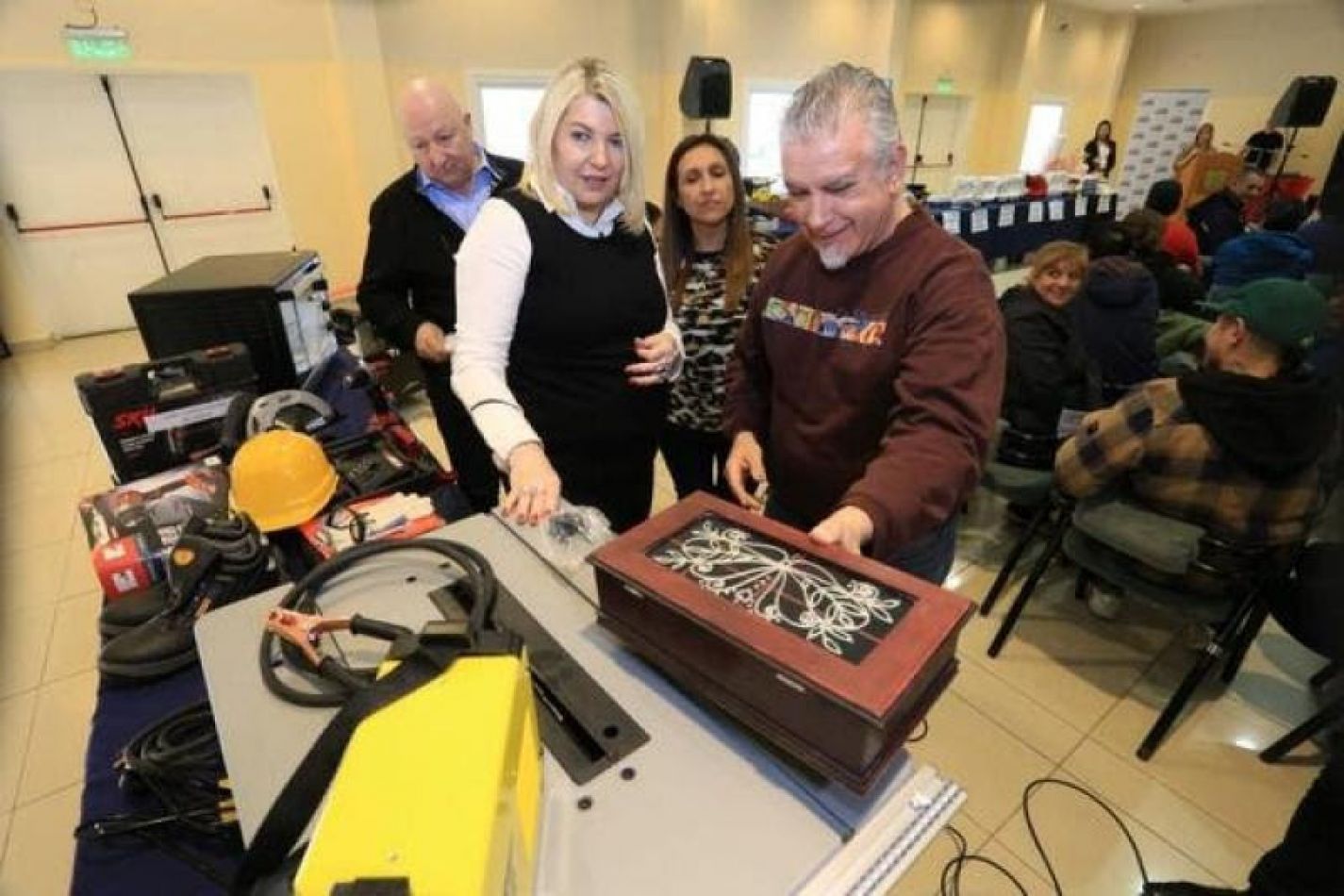 El gobierno lanza programa de estímulo a emprendedores locales para ...