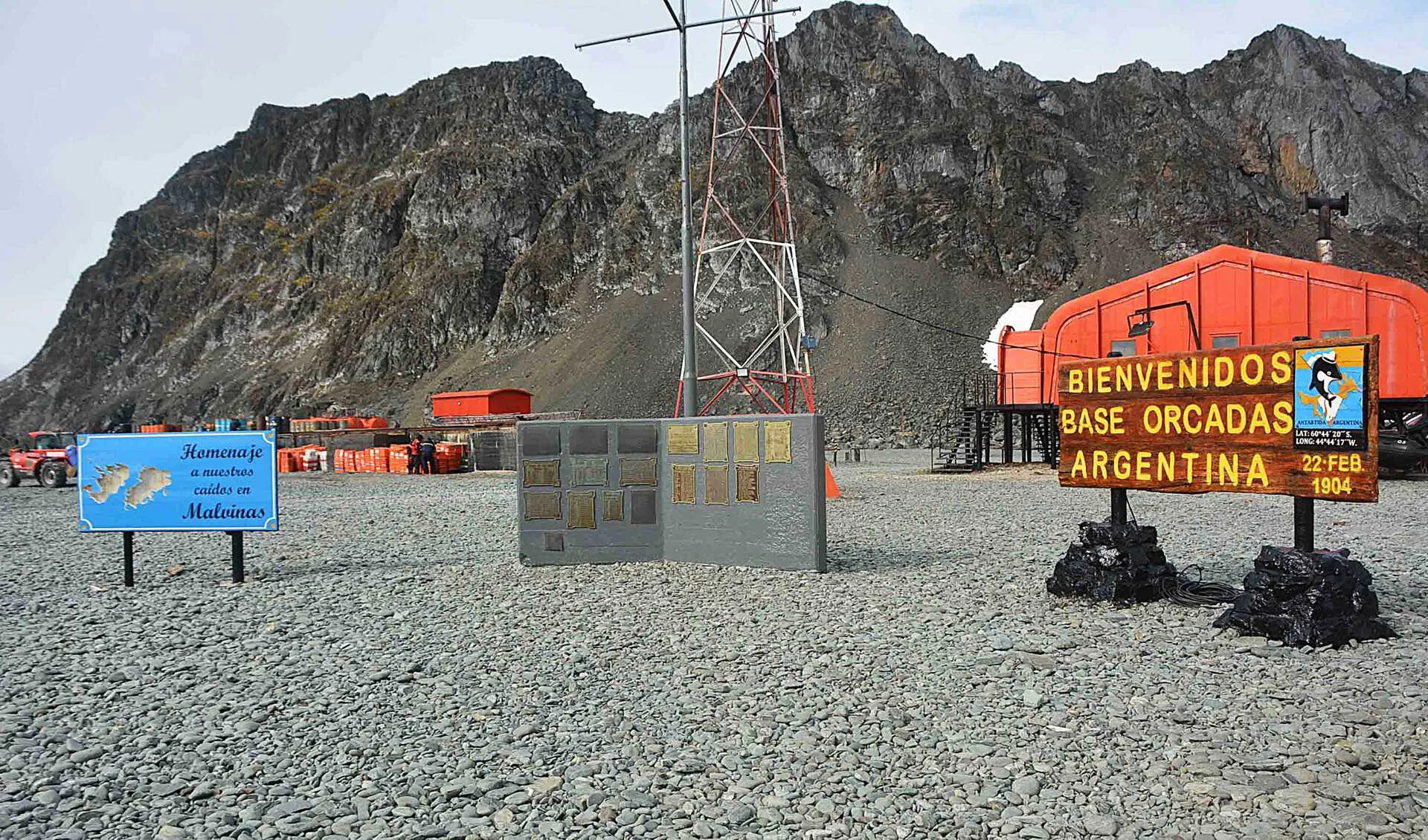 El rompehielos ARA "Almirante Irízar" arribó a la Base Antártica ...