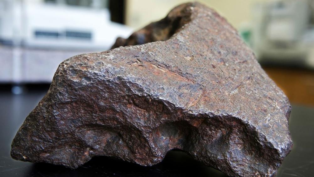 Usó durante 30 años una piedra para trabar una puerta: era un meteorito ...