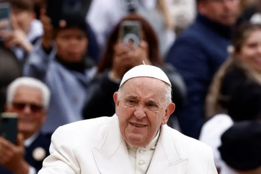 Internaron al papa Francisco por una bronquitis