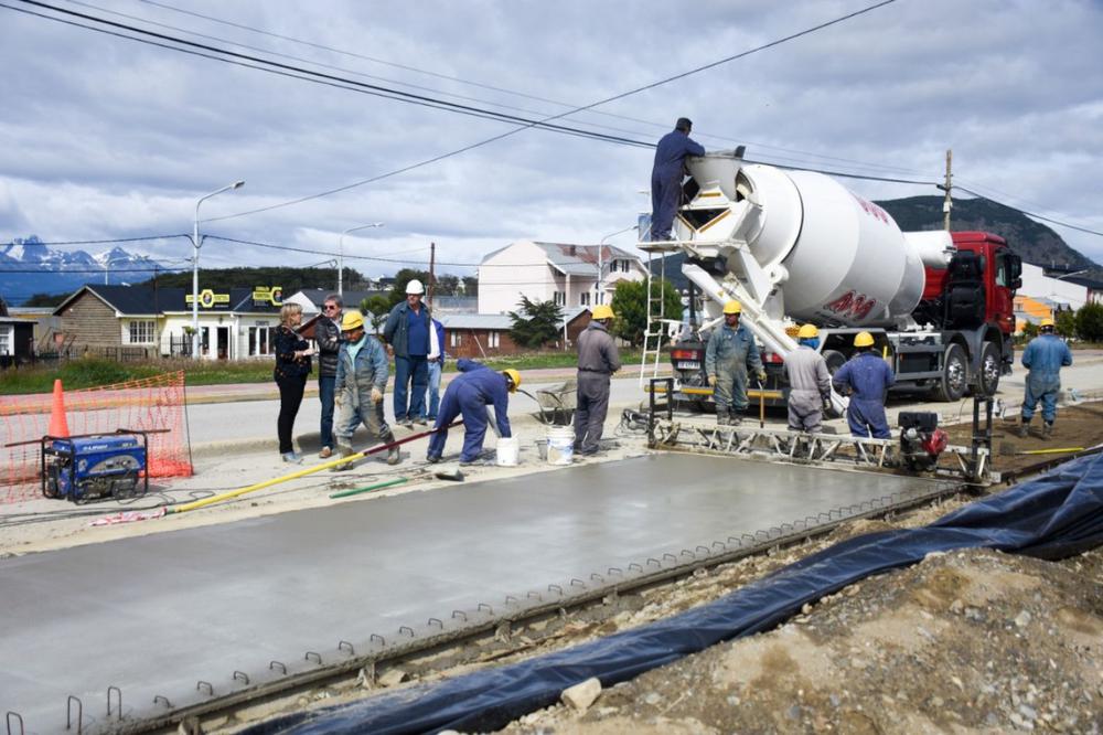 Colocaron hormigón en los últimos 100 metros de la cuarta mano de Yrigoyen