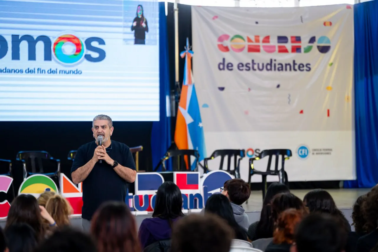 López Silva: "Necesitamos de sus palabras para diseñar una escuela que ...